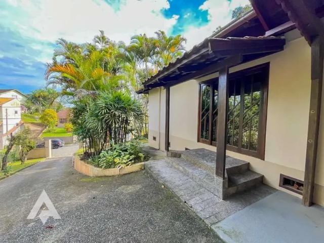 Casa / Sobrado para Locação em Blumenau/SC Velha 3 Quartos