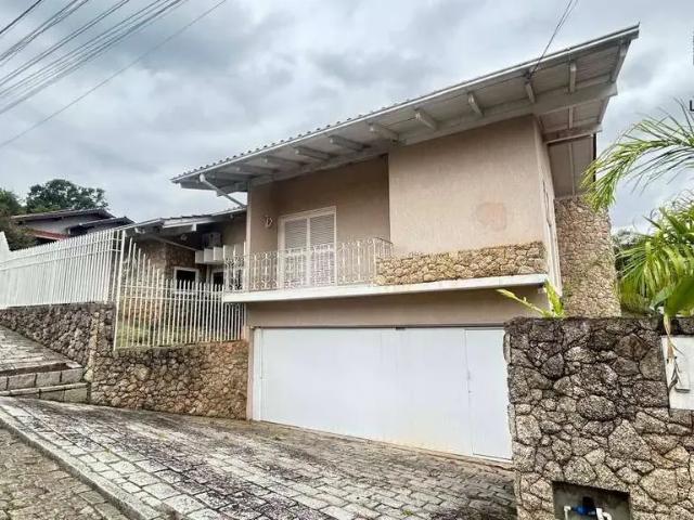 Casa / Sobrado para Locação em Blumenau/SC Velha 3 Quartos