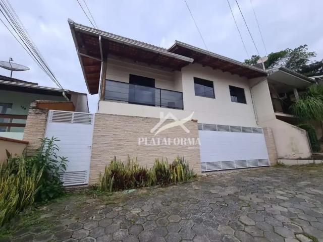 Casa / Sobrado para Locação em Blumenau/SC Água Verde 5 Quartos
