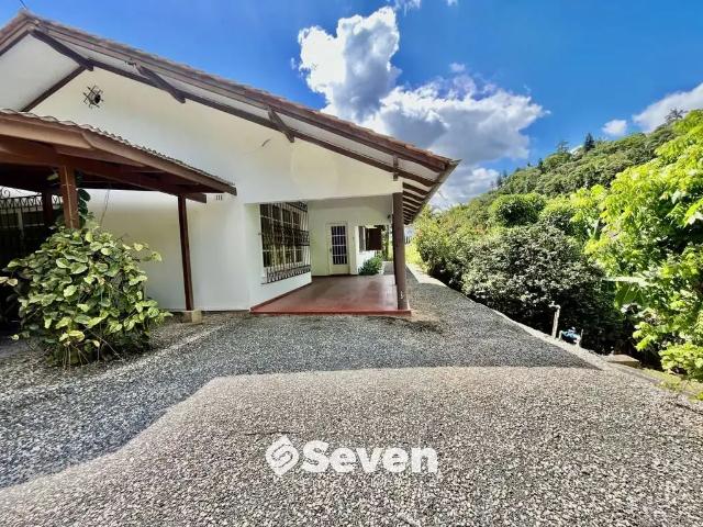 Casa / Sobrado para Locação em Blumenau/SC Bom Retiro 7 Quartos