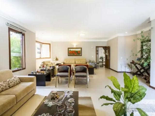 Casa / Sobrado para Locação em Blumenau/SC Do Salto 6 Quartos