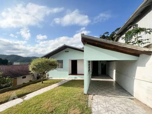 Casa / Sobrado para Locação em Blumenau/SC Garcia 3 Quartos