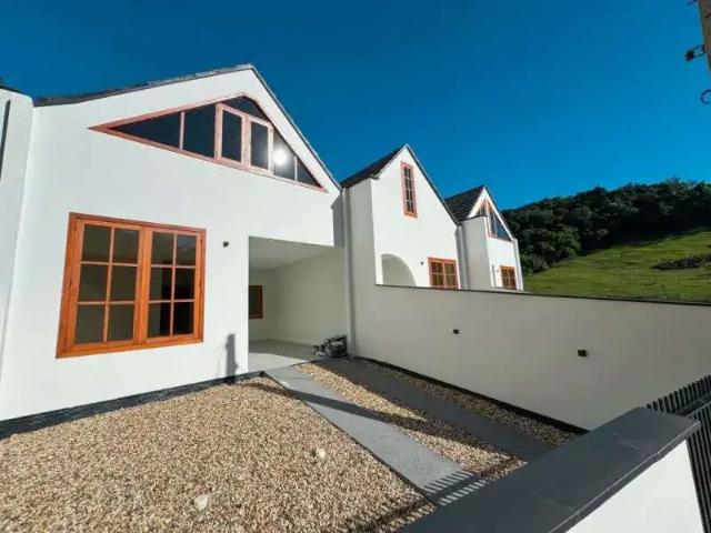 Casa / Sobrado para Locação em Brusque/SC Nova Brasília 3 Quartos