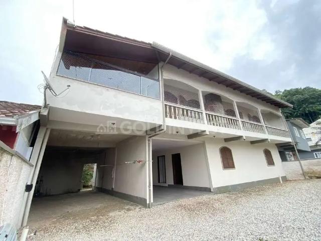 Casa / Sobrado para Locação em Brusque/SC Guarani 6 Quartos