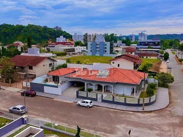 Casa / Sobrado para Locação em Brusque/SC Jardim Maluche 3 Quartos