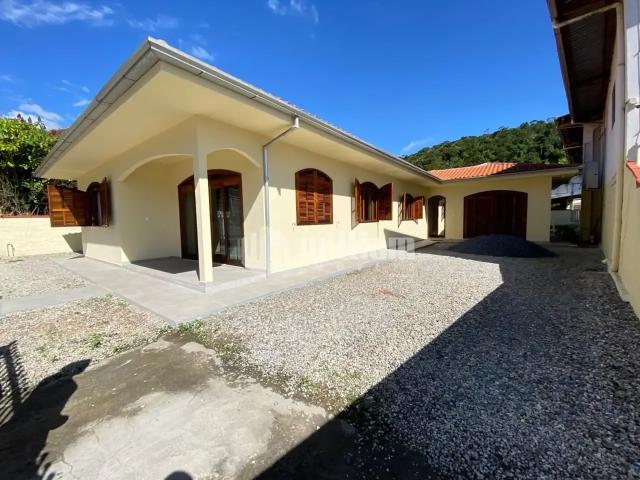 Casa / Sobrado para Locação em Brusque/SC Santa Luzia 3 Quartos
