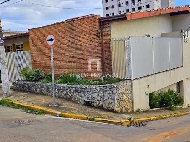 Casa / Sobrado para Locação em Bragança Paulista/SP Centro 4 Quartos