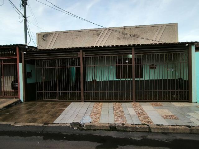 Casa / Sobrado para Locação em Brasília/DF Candangolândia 3 Quartos