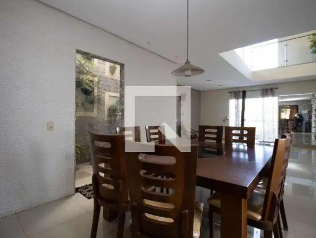 Casa / Sobrado para Locação em Brasília/DF Guará I 6 Quartos
