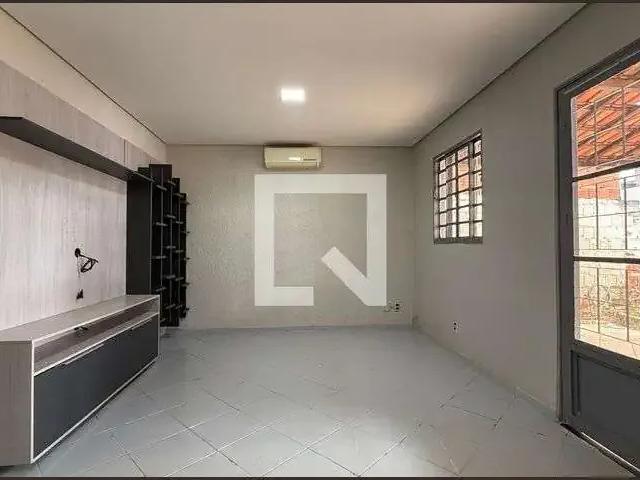 Casa / Sobrado para Locação em Brasília/DF Núcleo Bandeirante 2 Quartos