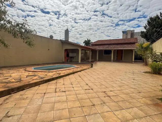 Casa / Sobrado para Locação em Goiânia/GO Jardim América 4 Quartos