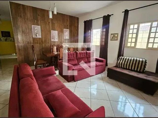 Casa / Sobrado para Locação em Goiânia/GO Parque Industrial Paulista 3 Quartos