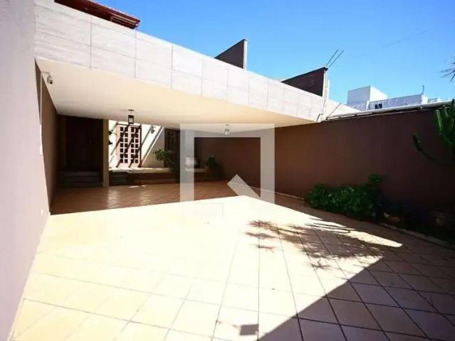 Casa / Sobrado para Locação em Goiânia/GO Setor Nova Suiça 4 Quartos