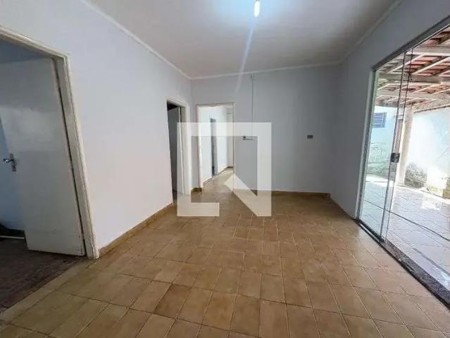 Casa / Sobrado para Locação em Goiânia/GO Setor Castelo Branco 3 Quartos