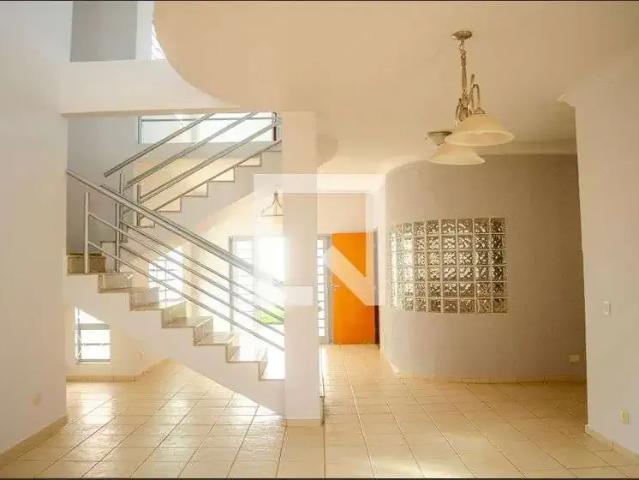 Casa / Sobrado para Locação em Goiânia/GO Setor Jaó 4 Quartos