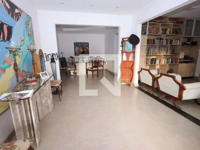 Casa / Sobrado para Locação em Goiânia/GO Setor Pedro Ludovico 3 Quartos