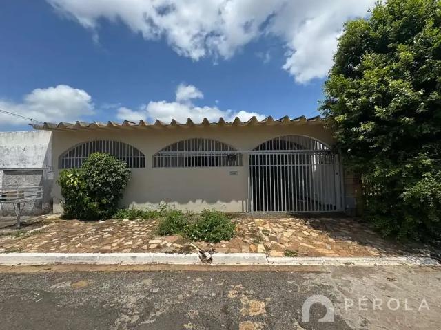 Casa / Sobrado para Locação em Goiânia/GO Vila Itatiaia 3 Quartos