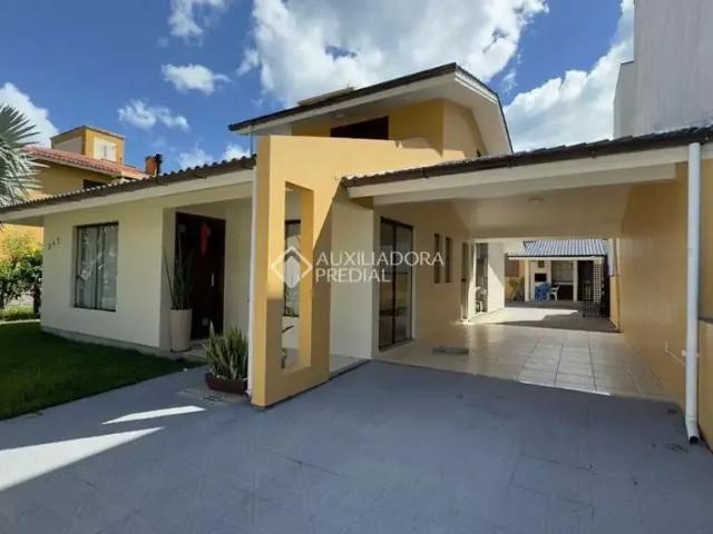 Casa / Sobrado para Locação em Garopaba/SC Jardim Panorâmico 3 Quartos