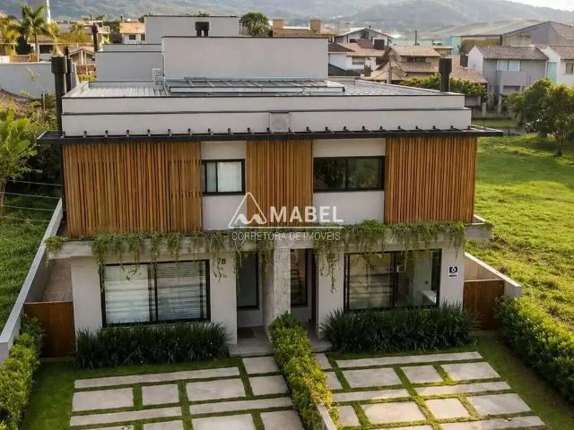 Casa / Sobrado para Locação em Garopaba/SC Jardim Panorâmico 3 Quartos