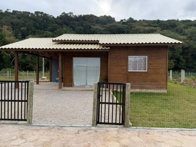 Casa / Sobrado para Locação em Garopaba/SC Ressacada 2 Quartos
