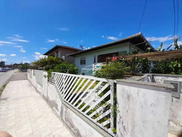 Casa / Sobrado para Locação em Gaspar/SC Coloninha 3 Quartos