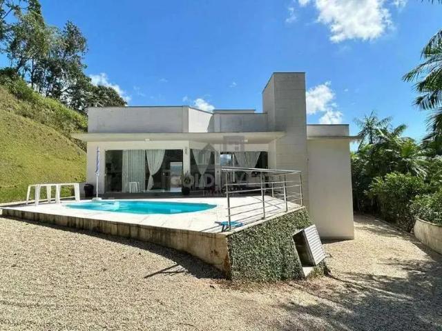 Casa / Sobrado para Locação em Guabiruba/SC São Pedro 4 Quartos