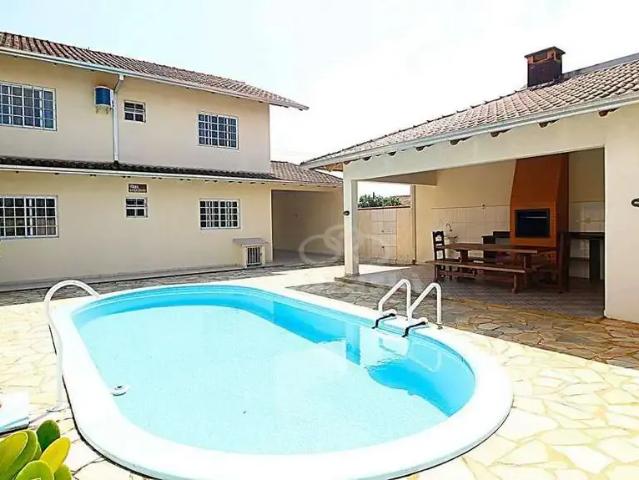 Casa / Sobrado para Locação em Guaratuba/PR Coroados 4 Quartos
