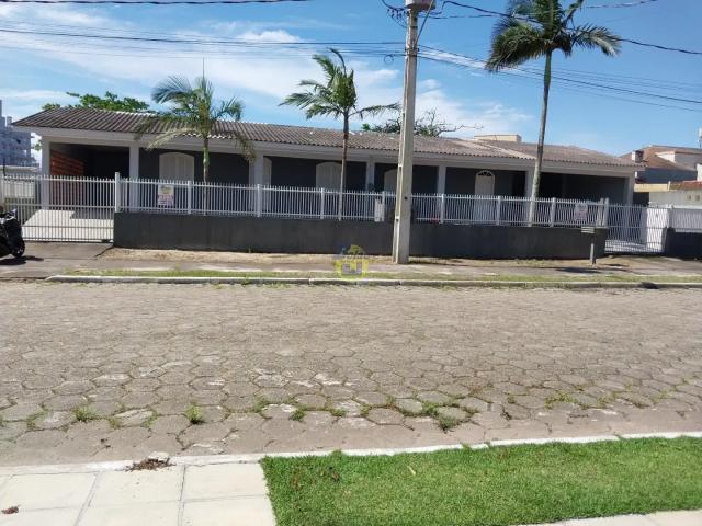 Casa / Sobrado para Locação em Guaratuba/PR Centro 2 Quartos