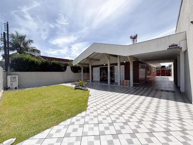 Casa / Sobrado para Locação em Guaratuba/PR Centro 4 Quartos