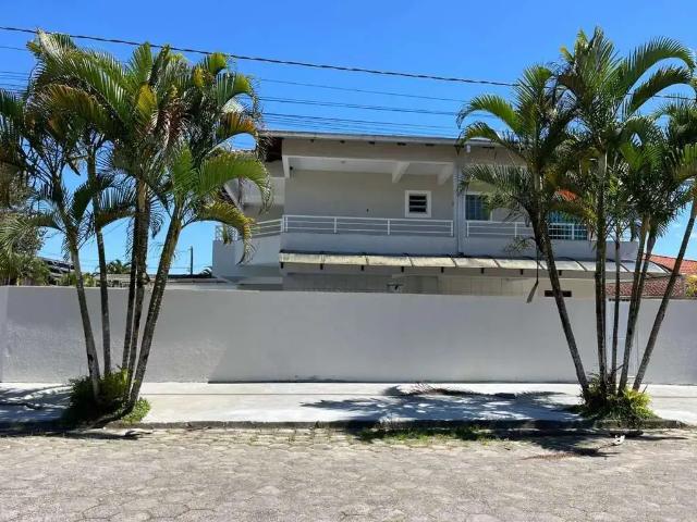 Casa / Sobrado para Locação em Guaratuba/PR Centro 4 Quartos