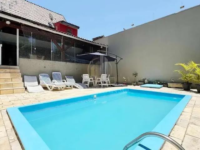 Casa / Sobrado para Locação em Guaratuba/PR Centro 4 Quartos