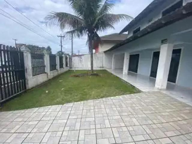 Casa / Sobrado para Locação em Guaratuba/PR Centro 4 Quartos