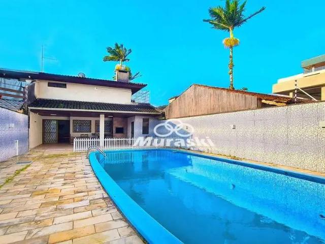 Casa / Sobrado para Locação em Guaratuba/PR Centro 4 Quartos