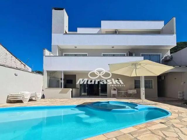 Casa / Sobrado para Locação em Guaratuba/PR Centro 8 Quartos