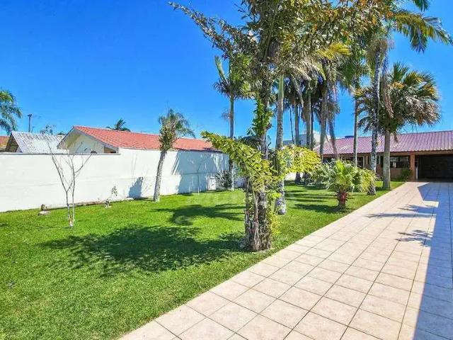 Casa / Sobrado para Locação em Guaratuba/PR Brejatuba 3 Quartos