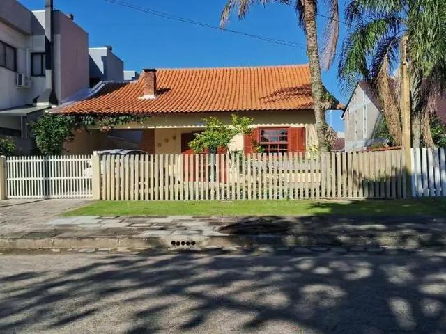 Casa / Sobrado para Locação em Guaratuba/PR Brejatuba 3 Quartos
