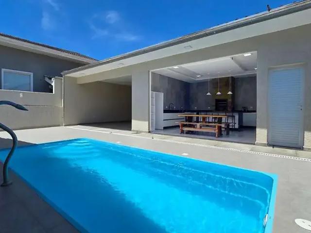Casa / Sobrado para Locação em Guaratuba/PR Praia Central 3 Quartos