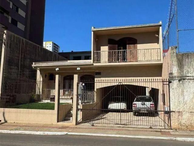 Casa / Sobrado para Locação em Guarapuava/PR Centro 5 Quartos
