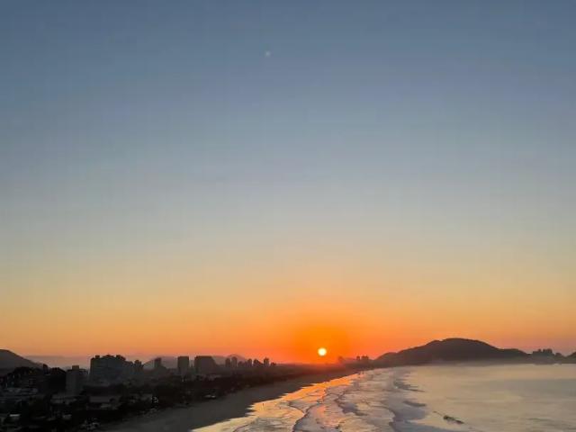 Casa / Sobrado para Locação em Guarujá/SP Balneário Praia do Pernambuco 4 Quartos