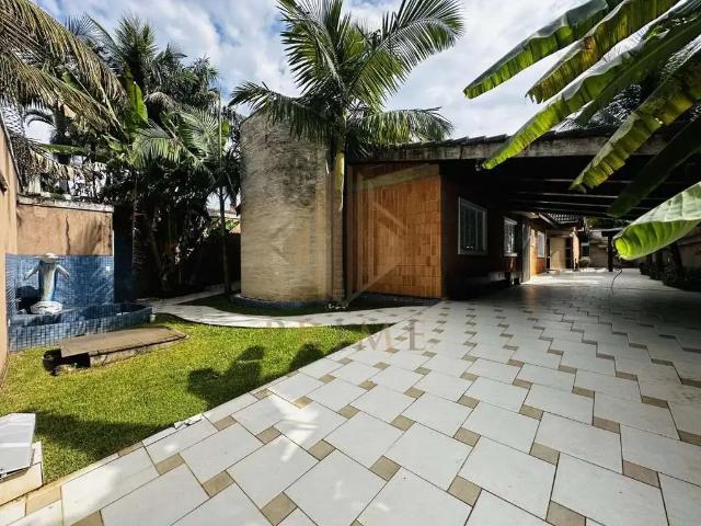 Casa / Sobrado para Locação em Guarujá/SP Enseada 7 Quartos