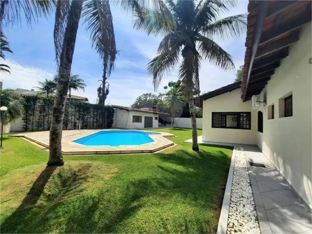 Casa / Sobrado para Locação em Guarujá/SP Jardim Acapulco 5 Quartos