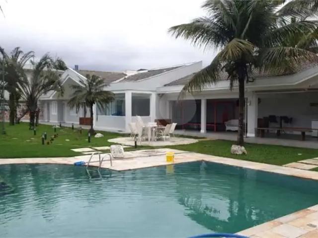 Casa / Sobrado para Locação em Guarujá/SP Jardim Acapulco 7 Quartos