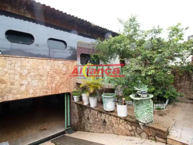 Casa / Sobrado para Locação em Guarulhos/SP Cocaia 3 Quartos