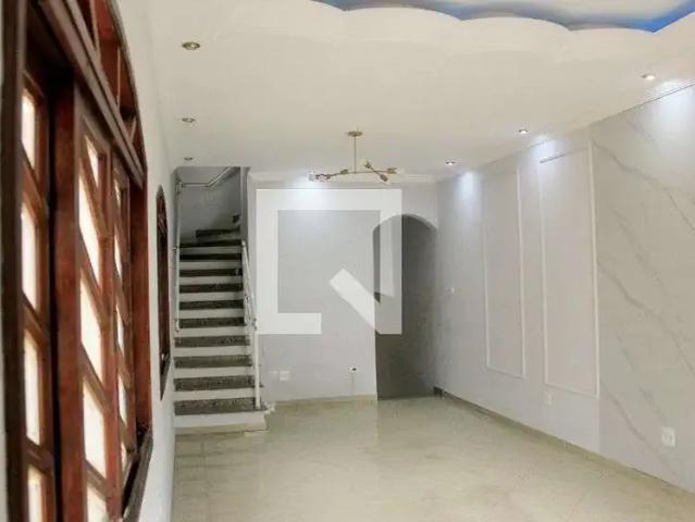 Casa / Sobrado para Locação em Guarulhos/SP Centro 5 Quartos
