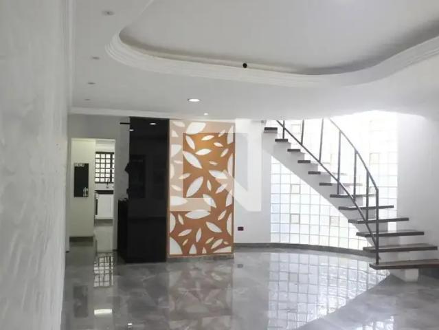 Casa / Sobrado para Locação em Guarulhos/SP Jardim Cocaia 5 Quartos