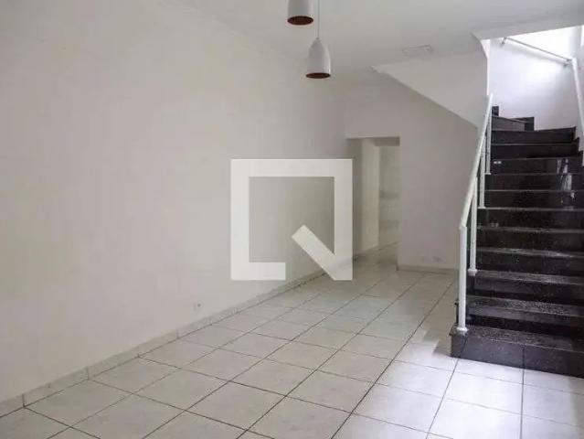 Casa / Sobrado para Locação em Guarulhos/SP Jardim Cocaia 3 Quartos