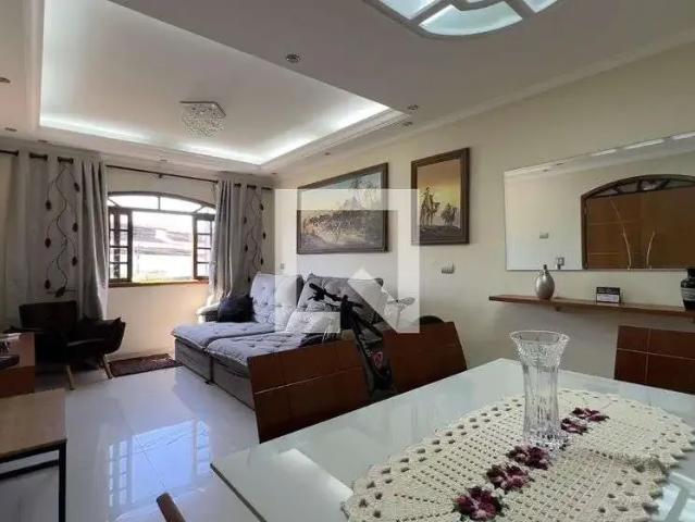 Casa / Sobrado para Locação em Guarulhos/SP Jardim Cocaia 3 Quartos