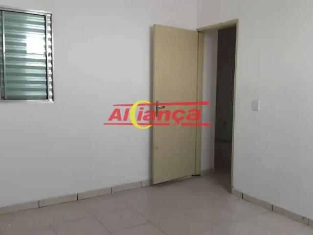Casa / Sobrado para Locação em Guarulhos/SP Parque Santos Dumont 1 Quartos