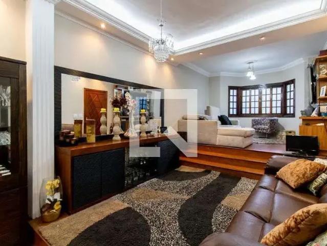 Casa / Sobrado para Locação em Guarulhos/SP Picanço 4 Quartos