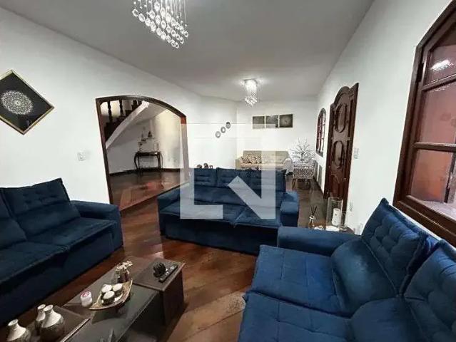Casa / Sobrado para Locação em Guarulhos/SP Torres Tibagy 6 Quartos